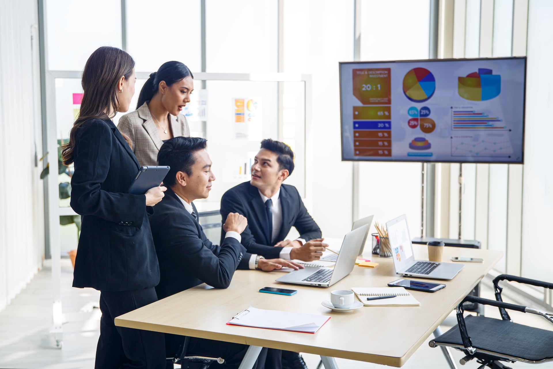 Synergia w pracy zespołowej - co warto o niej wiedzieć? - Trinet - Marketing w Twojej firmie