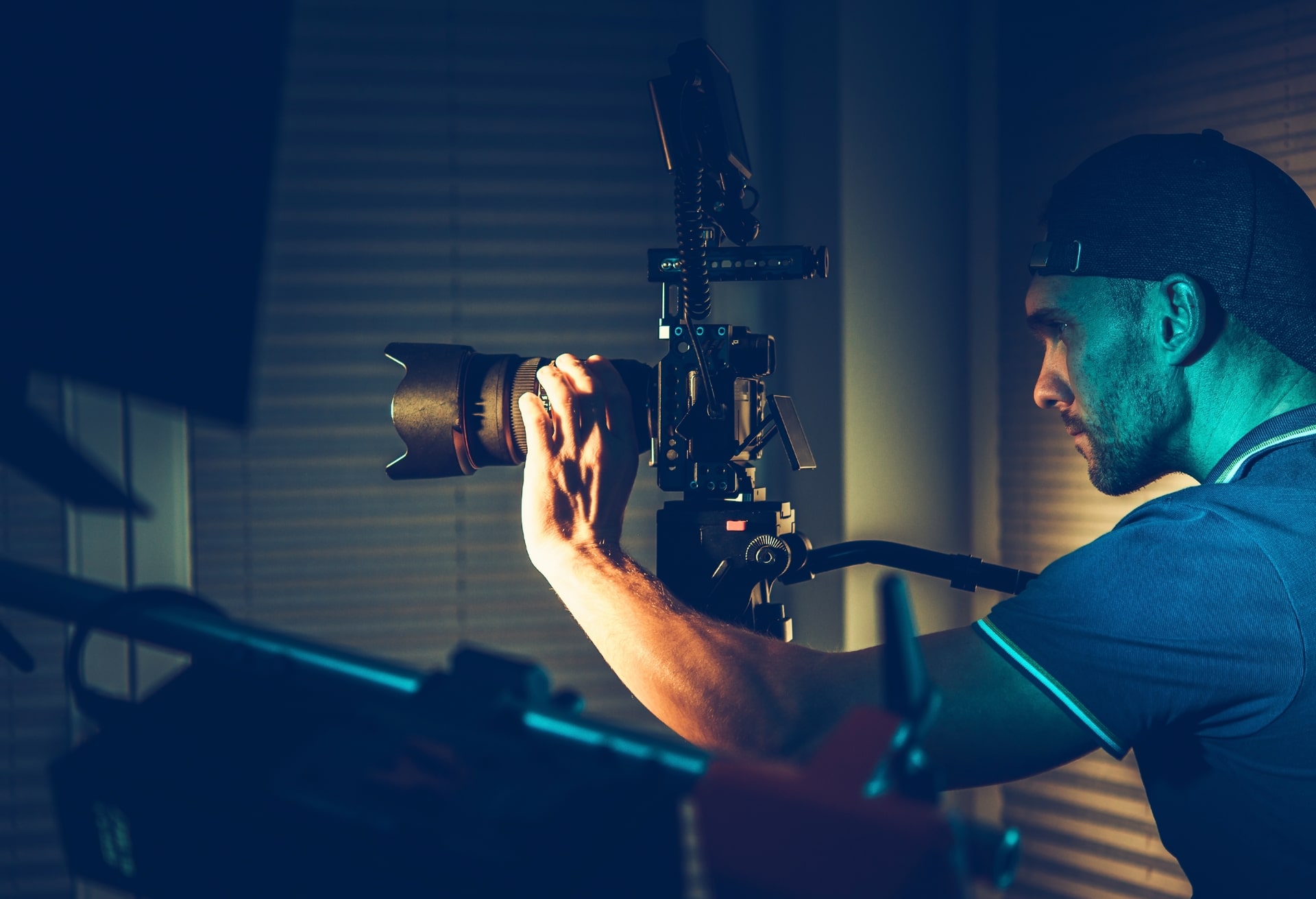 Ile zarabia operator kamery – praca, zarobki i doświadczenie - Trinet